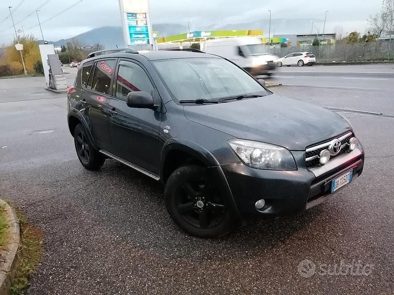 Usata 2006 Toyota RAV4 SUV – Toscana (Privato) – 2780 € (Il veicolo ha ...