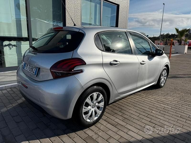Usata 2017 Peugeot 208 Allure 75 CV Due volumi – Puglia (Rivenditore ...