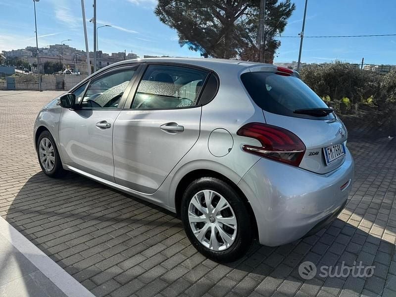 Usata 2017 Peugeot 208 Allure 75 CV Due volumi – Puglia (Rivenditore ...
