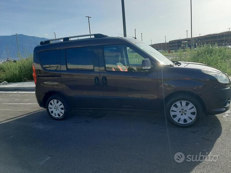 Usata 2010 Fiat Doblò Lounge 119 CV Monovolume – Campania (Rivenditore ...