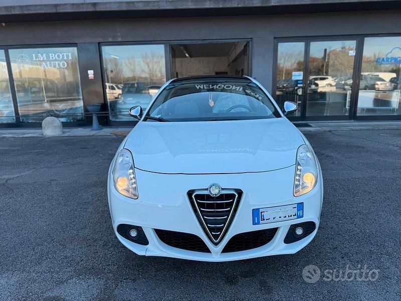 Usata 2011 Alfa Romeo Giulietta 120 CV Tre volumi – Marche (Rivenditore ...