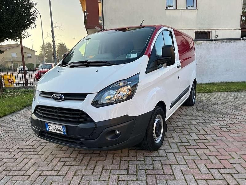 Usata 2015 Ford Transit Custom 125 CV Tre volumi – 31015 Conegliano ...