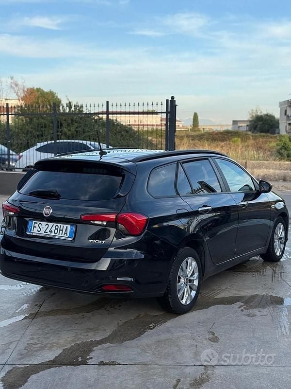 Usata 2016 Fiat Tipo Lounge 120 CV Station wagon – 81030 Frignano (CE ...