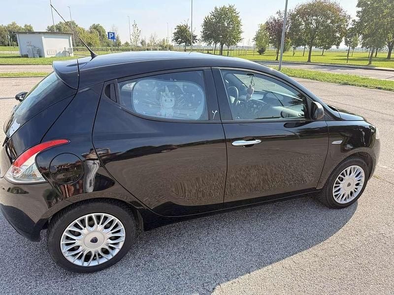 Usata 2016 Lancia Ypsilon 67 CV Due volumi – 46047 PORTO MANTOVANO ...