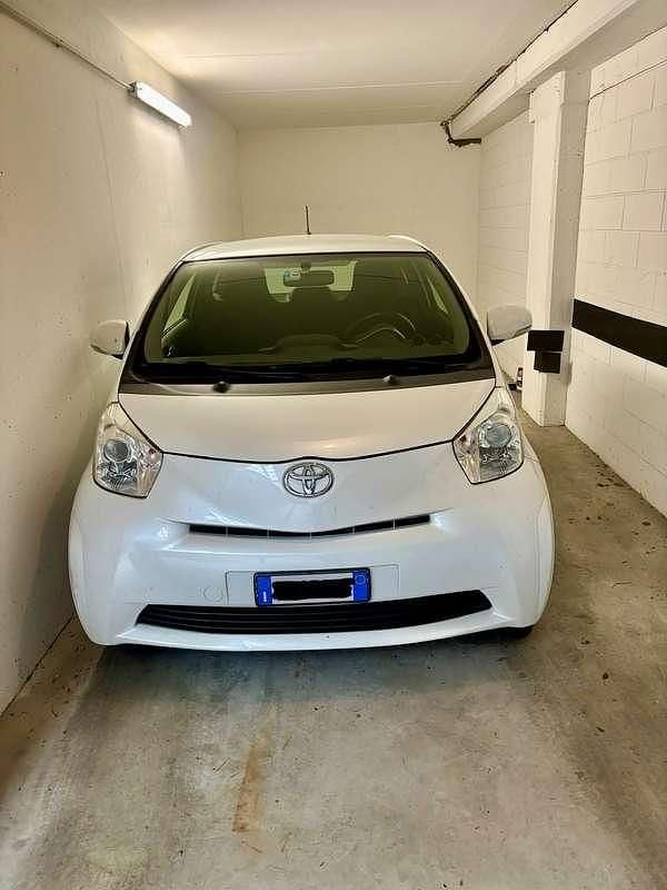 Usata 2009 Toyota iQ 68 CV Utilitaria – 20025 LEGNANO (Privato) – 5900 ...