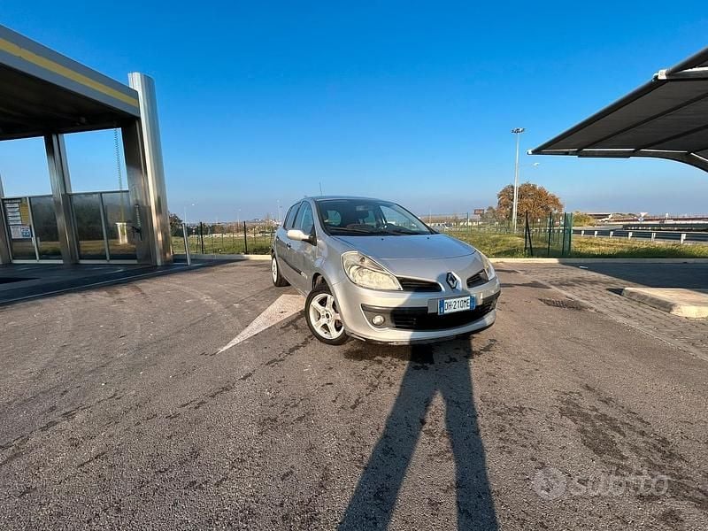 Usata 2008 Renault Clio II Tre volumi – Marche (Privato) – 2100 € (Buon ...