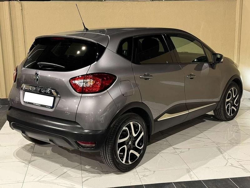 Usata 2015 Renault Captur 120 CV SUV – 20841 Carate Brianza - Monza ...