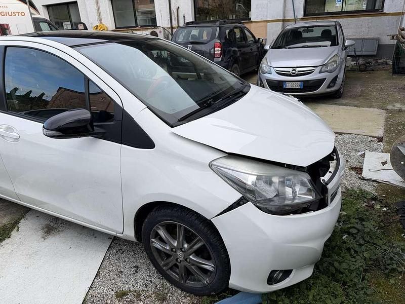 Usata 2012 Toyota Yaris 90 CV Due volumi – 47863 Novafeltria (Privato) – 3700 € (Super prezzo ...