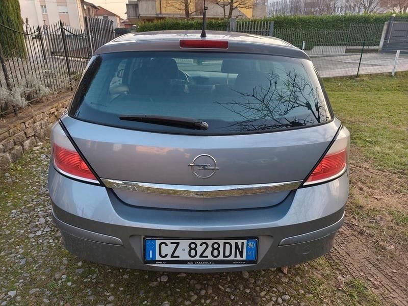 Usata 2006 Opel Astra Cosmo 90 CV Tre volumi – Lombardia (Rivenditore ...