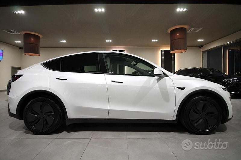 Usata 2025 Tesla Model Y Long Range AWD 514 CV SUV – 09028 Sestu (CA ...