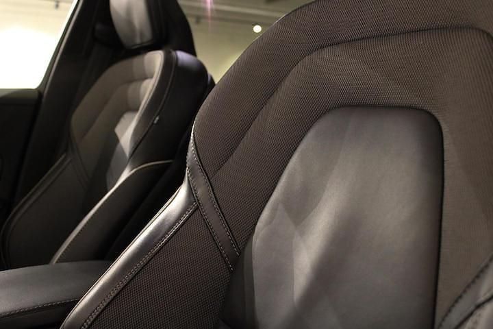 Occasion 2022 Volvo V60 R-Design 349 PK Stationwagen – 9753TB TB Haren ...