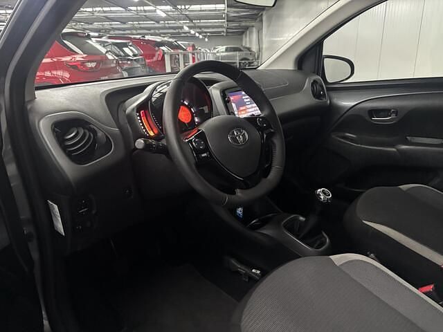 Gebruikt 2021 Toyota Aygo X-play 72 PK Hatchback – 4131 NH Vianen ...