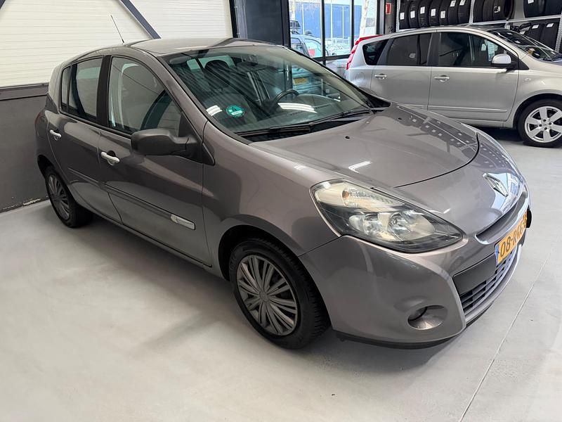 Gebruikt 2011 Renault Clio II 89 PK Hatchback – Overijssel (Dealer) – € ...