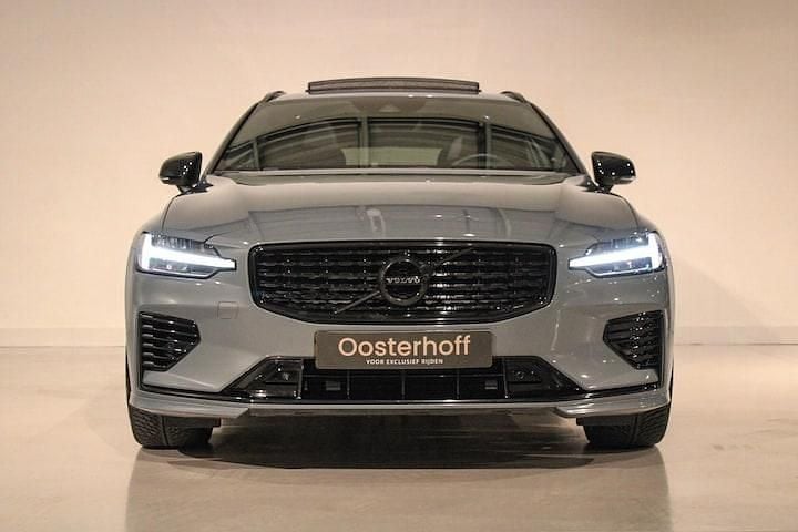 Occasion 2022 Volvo V60 R-Design 349 PK Stationwagen – 9753TB TB Haren ...