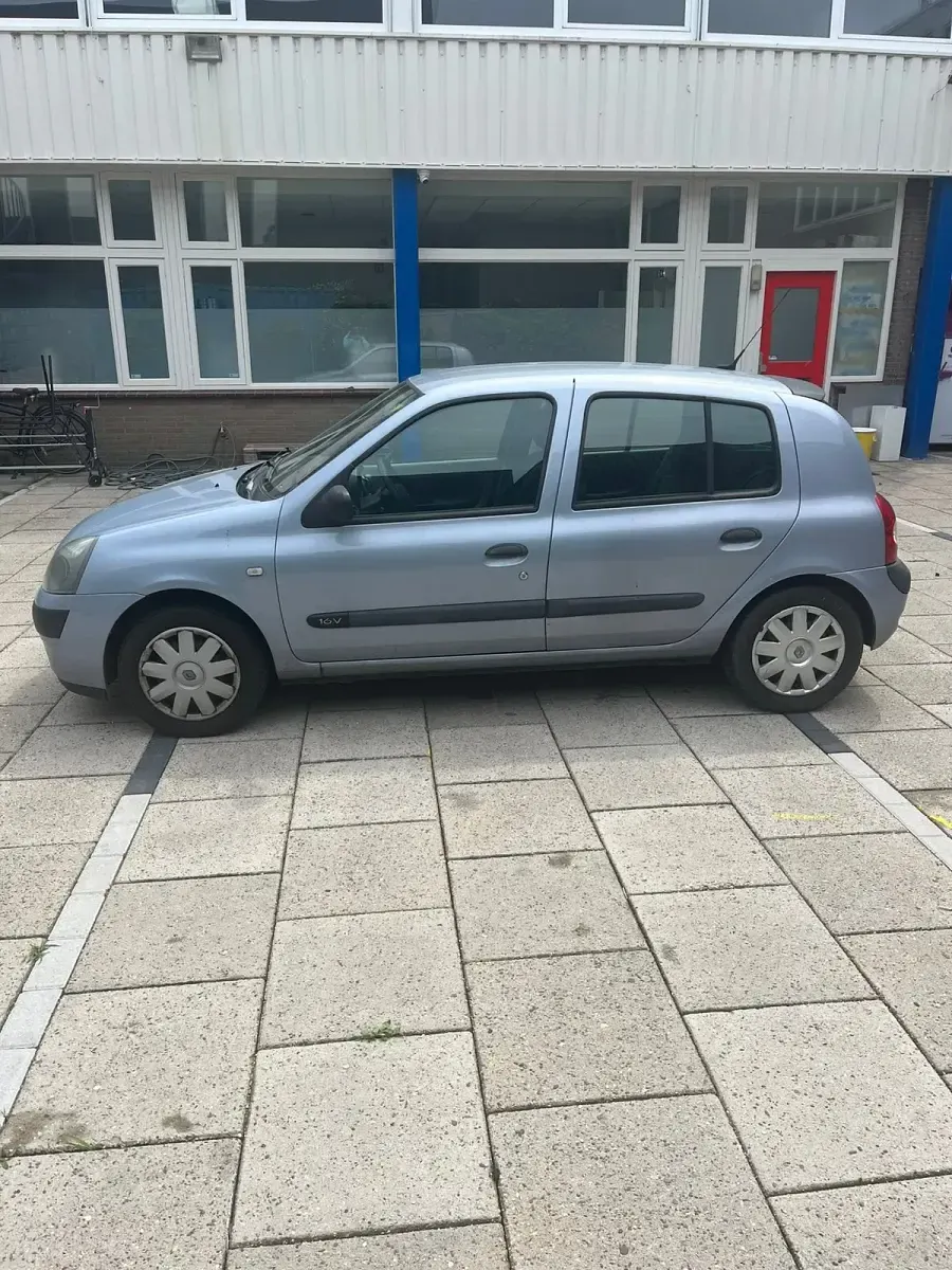 Occasion Renault Clio 74 PK (2004) in Hoofddorp - € 750 | AutoUncle