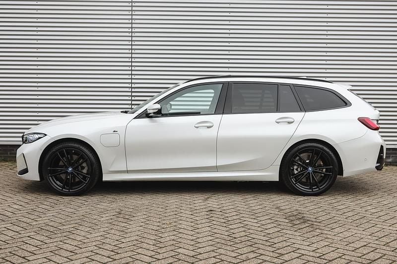 Occasion 2024 BMW 330e Executive 184 PK Stationwagen – 5504DW VELDHOVEN ...