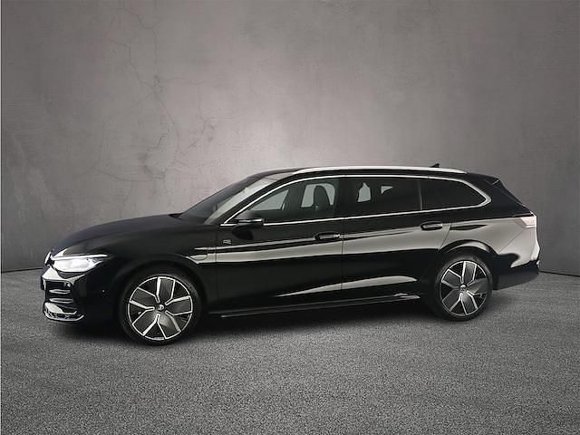 Gebruikt 2023 VW Passat R-line Edition 204 PK Stationwagen – 7554NG NG ...