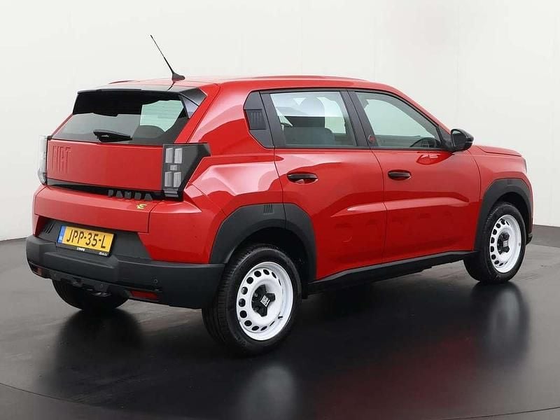 Nieuw 2025 Fiat Grande Panda Red 113 PK Hatchback – 3762 EC Soest ...