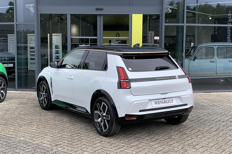 Gebruikt 2025 Renault R5 Iconic 150 PK Hatchback – 6412ZJ Heerlen ...