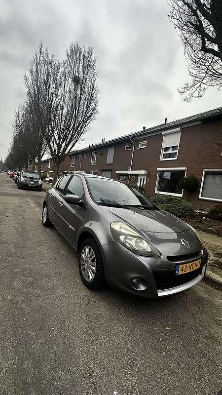 Gebruikt 2010 Renault Clio II Collection 75 PK Hatchback – Limburg ...