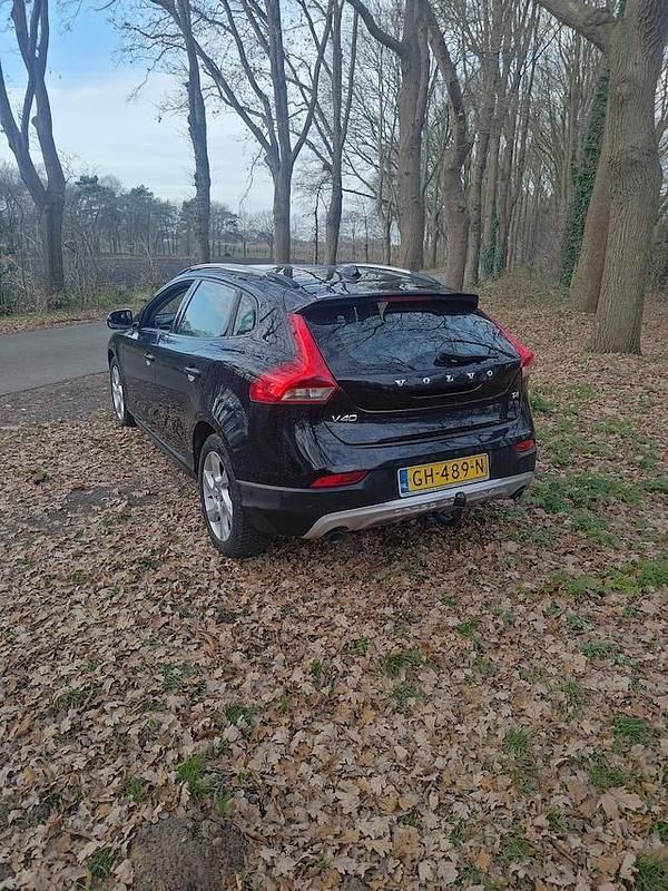 Occasion 2015 Volvo V40 Momentum 179 PK Hatchback – 5688NX NX Oirschot ...