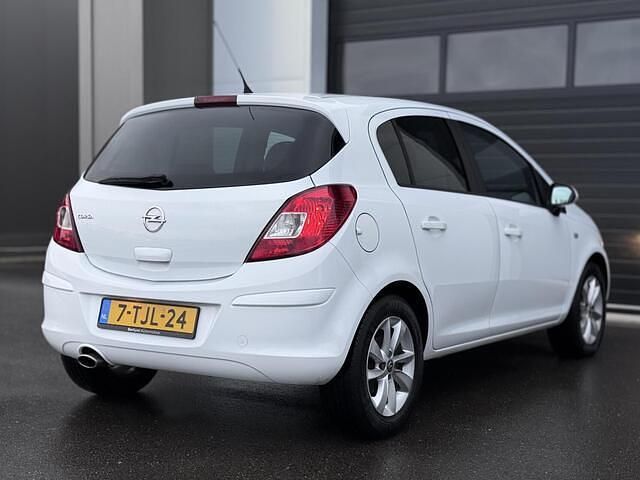Gebruikt 2014 Opel Corsa Design Edition 86 PK Hatchback – 7483 PE ...