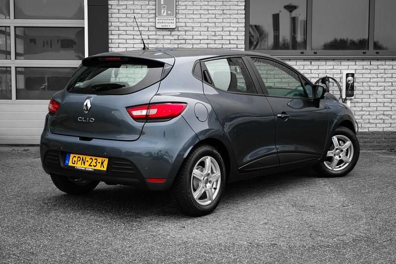 Gebruikt 2024 Renault Clio V Expression Hatchback – 1689AK Zwaag ...