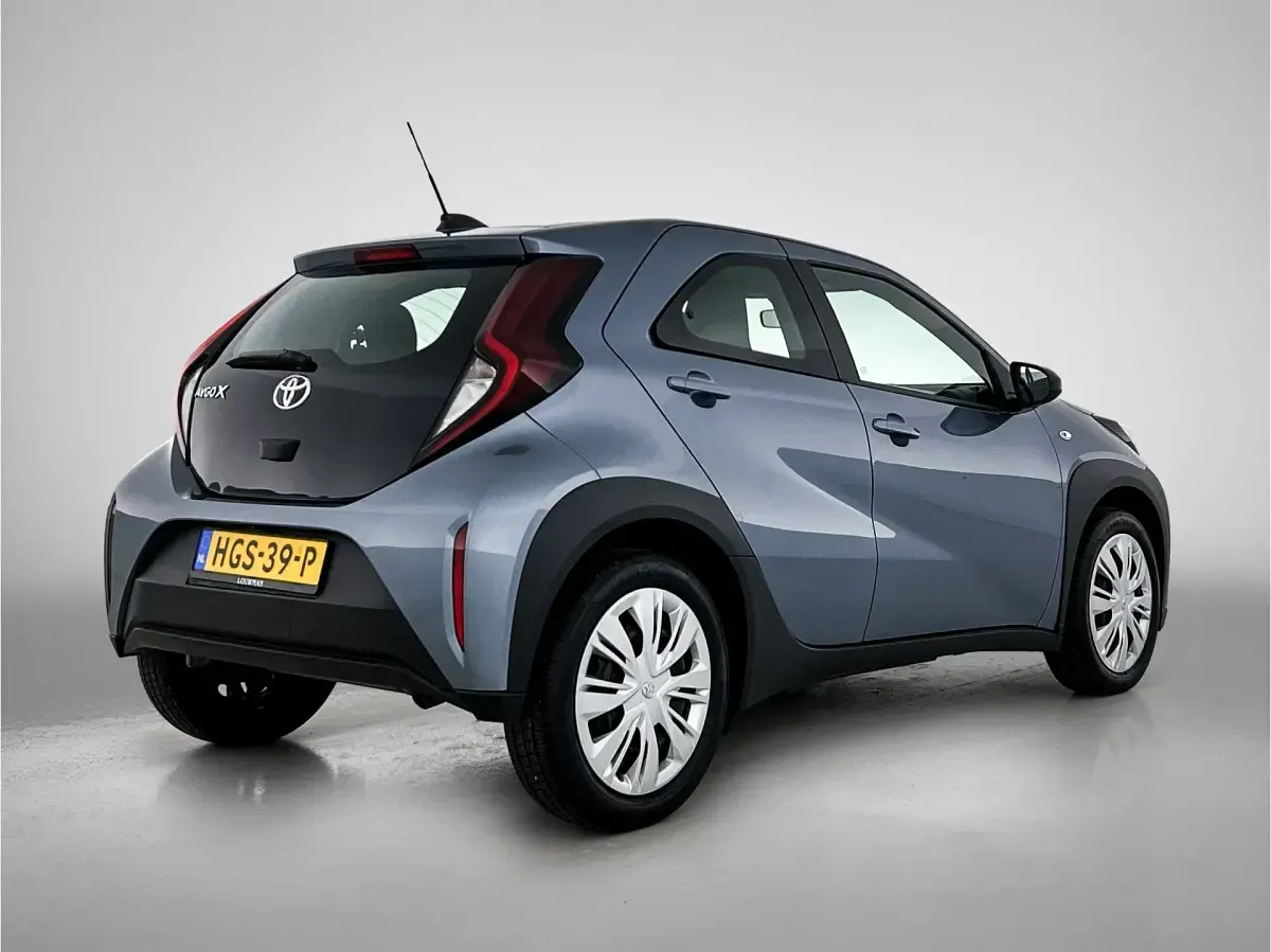 Occasion Toyota Aygo X Play 72 PK (2025) in HELLEVOETSLUIS - € 17.950 ...
