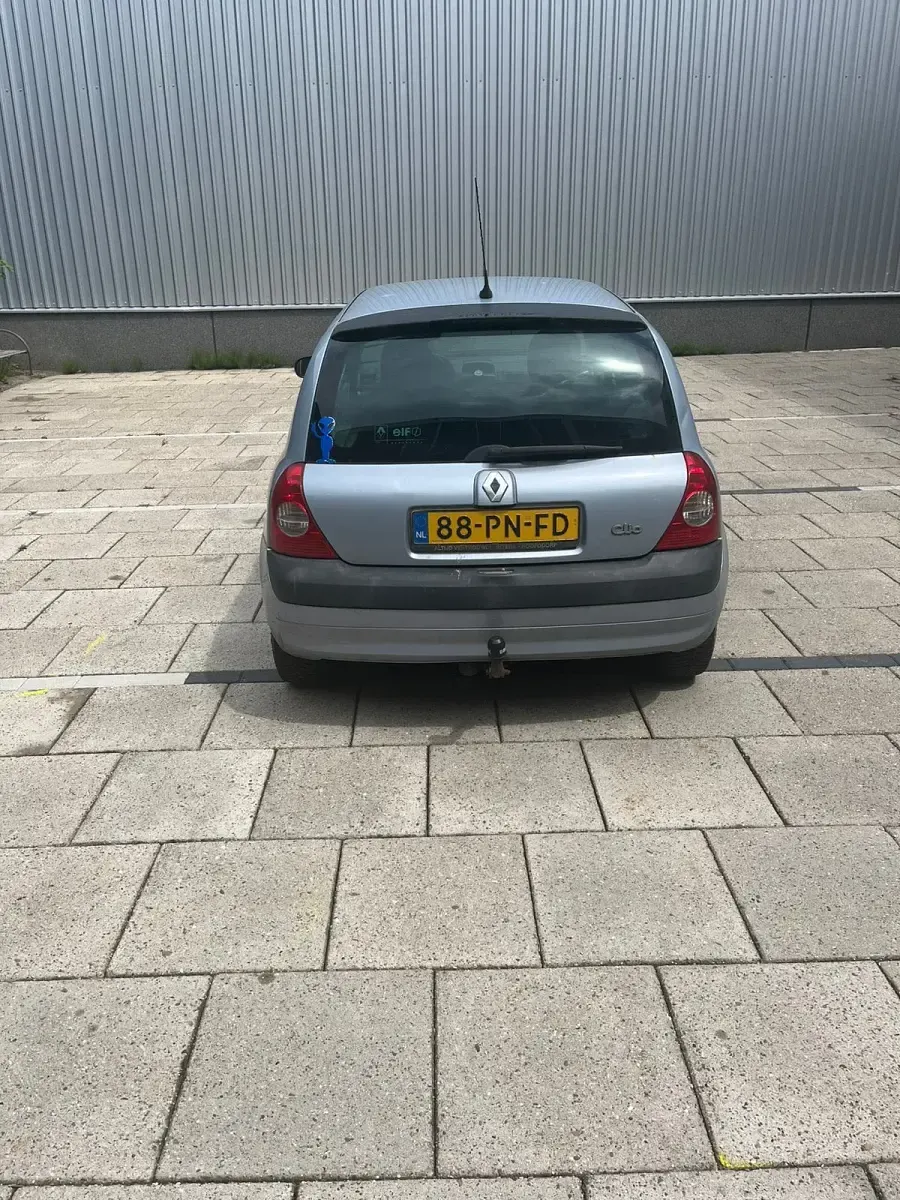 Occasion Renault Clio 74 PK (2004) in Hoofddorp - € 750 | AutoUncle