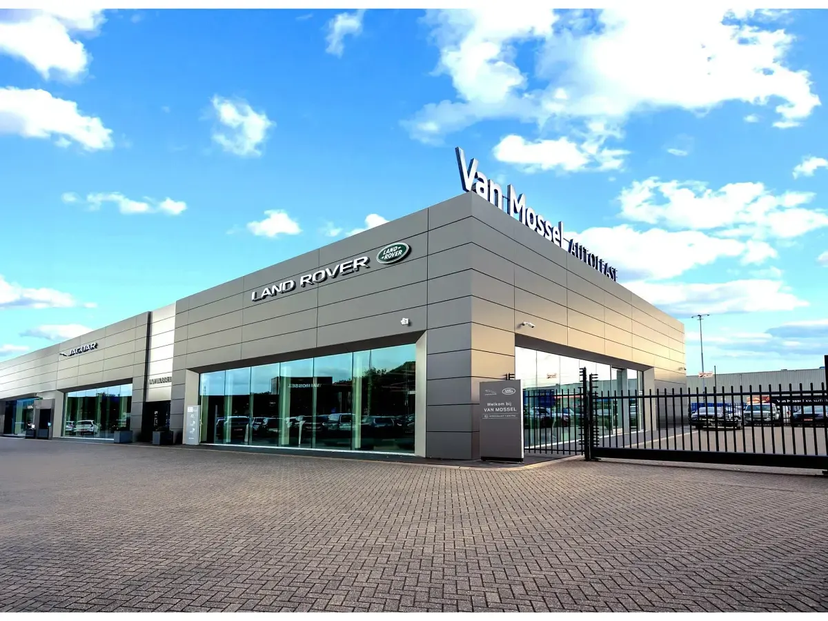 Occasion Land Rover Defender SE Dynamic 301 PK (2026) in ZWOLLE - € 95. ...