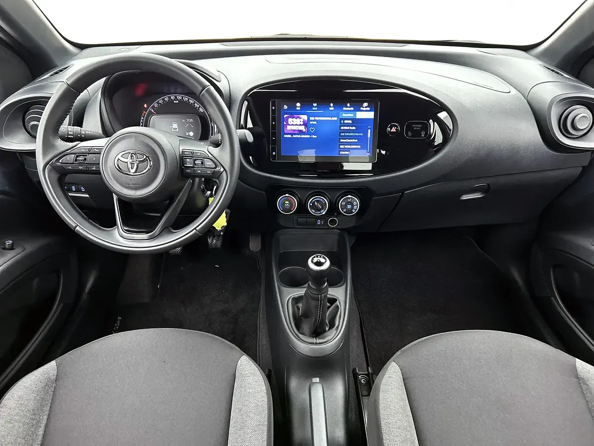 Occasion Toyota Aygo X Play 72 PK (2025) in HELLEVOETSLUIS - € 17.950 ...