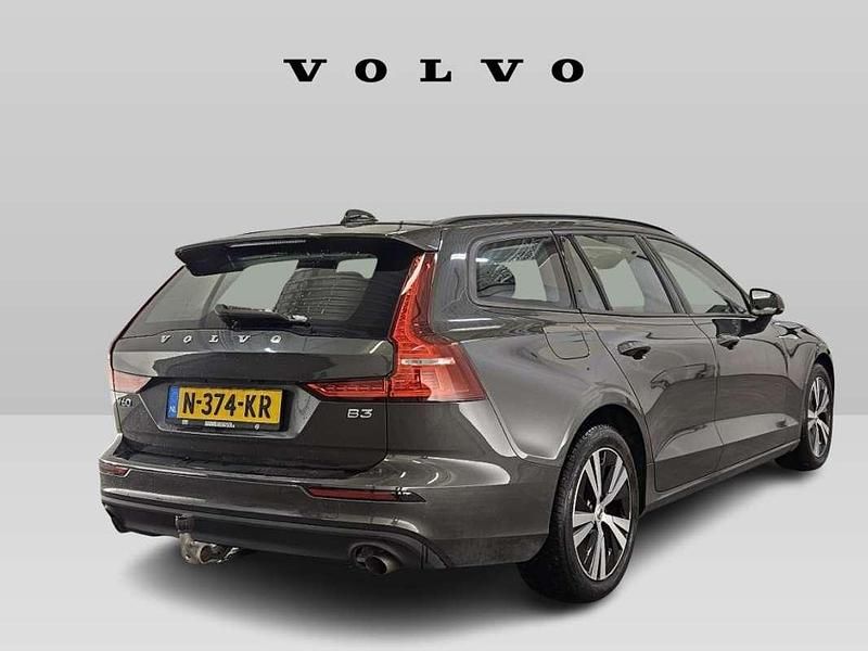 Gebruikt 2021 Volvo V60 Momentum 163 PK Stationwagen – Drenthe (Dealer ...