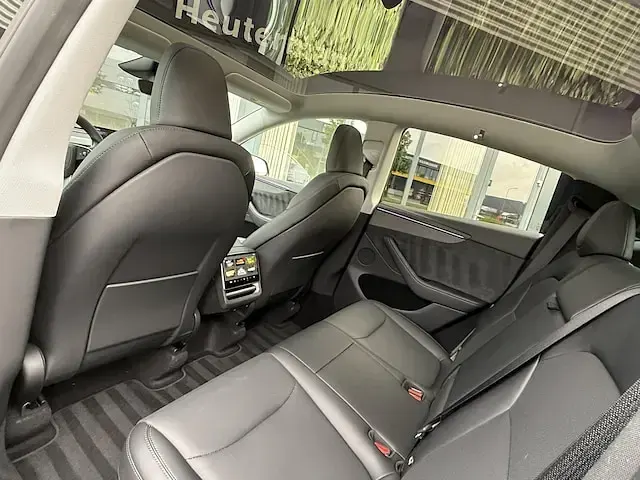 Occasion Tesla Model Y Long Range RWD 340 PK (2025) in Heteren - € 52. ...