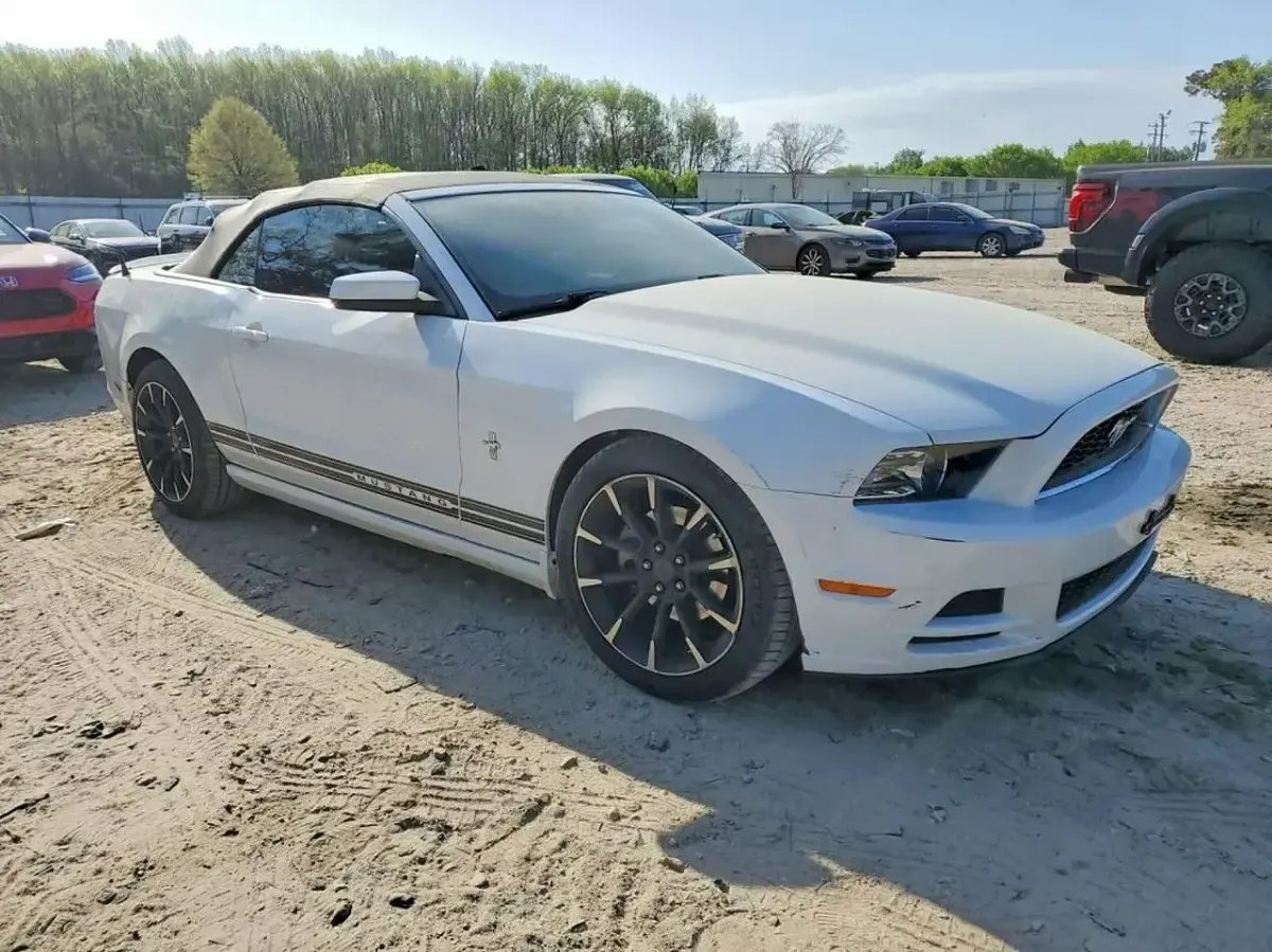 Używany Ford Mustang 305 KM (2014) w Chwaszczyno - 30 000 zł | AutoUncle