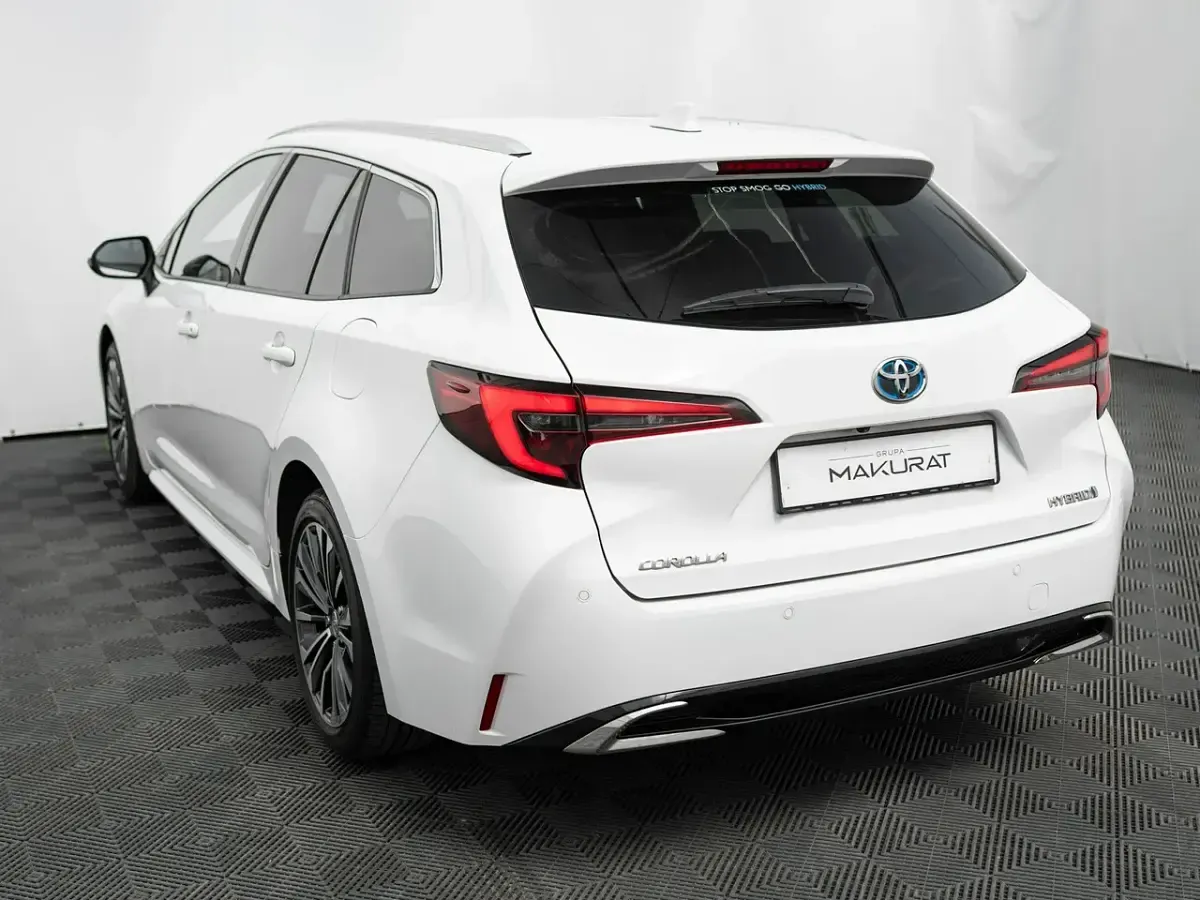 Używany Toyota Corolla 98 KM (2023) w Gdynia - 99 850 zł | AutoUncle