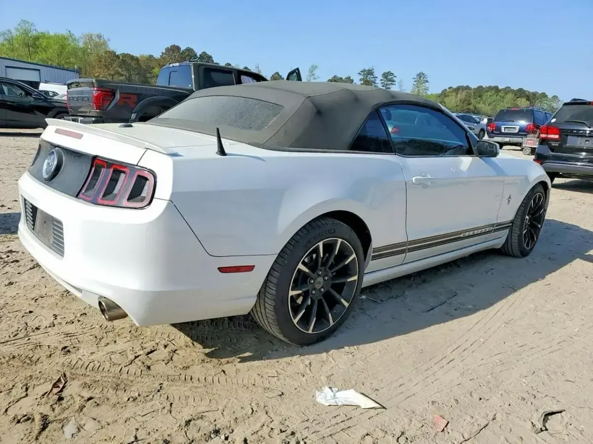 Używany Ford Mustang 305 KM (2014) w Chwaszczyno - 30 000 zł | AutoUncle