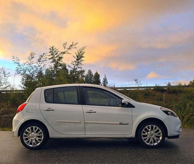 Usado 2010 Renault Clio II Sedan – Aveiro (Privado) – € 4.300 (Preço ...