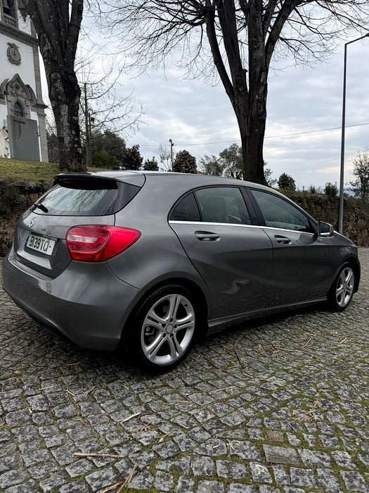 Usado Mercedes A180 Urban 110 HP (2014) em MERCEDES Ad .kms Urban ...