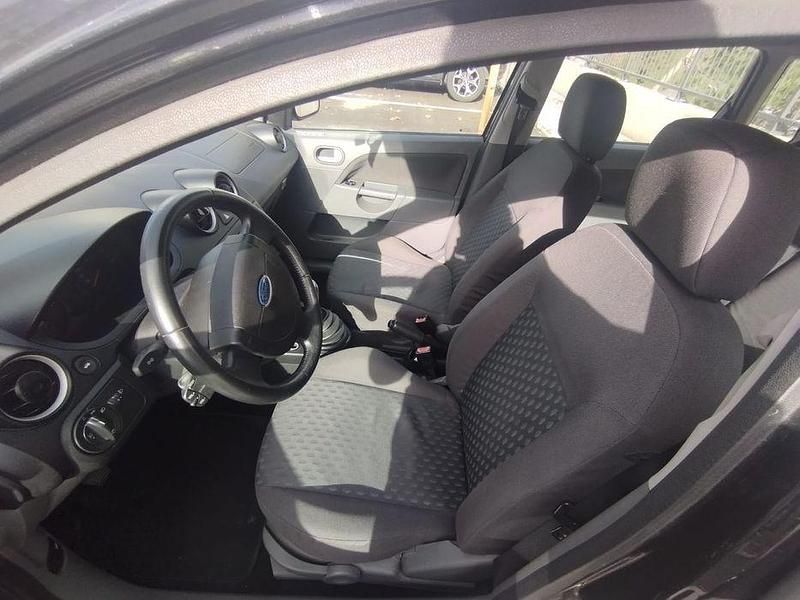 Usado 2003 Ford Fiesta Sedan – Lisboa (Privado) – € 3.250 (Preço justo ...