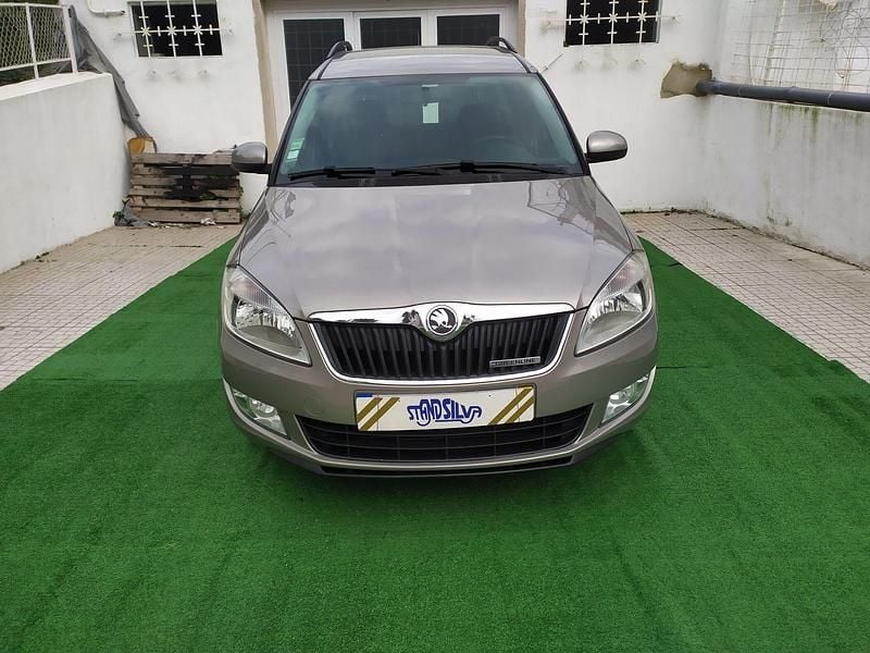 Usado 2013 Skoda Roomster Ambition 75 HP Monovolume – 2675 Lisboa ...