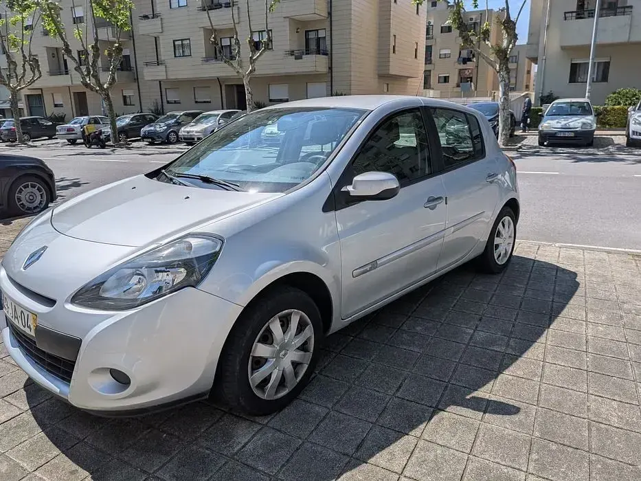 Usado Renault Clio 75 HP (2010) em rio tinto - € 4.900 | AutoUncle