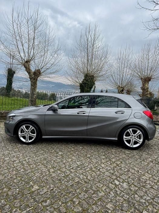 Usado Mercedes A180 Urban 110 HP (2014) em MERCEDES Ad .kms Urban ...