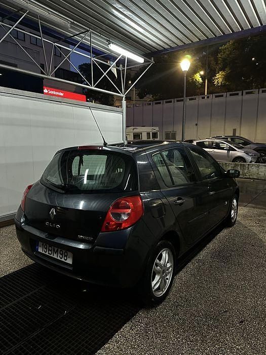 Usado 2006 Renault Clio II 75 HP Sedan – Lisboa (Privado) – € 2.425 ...