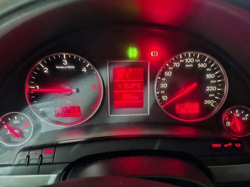 Usado 2003 Audi A4 96 HP Sedan – (Privado) – € 4.500 (Veículo raro ...