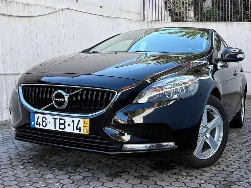 Usado 2017 Volvo V40 Kinetic 120 HP – 2785 Tires (Stand) – € 15.900 ...