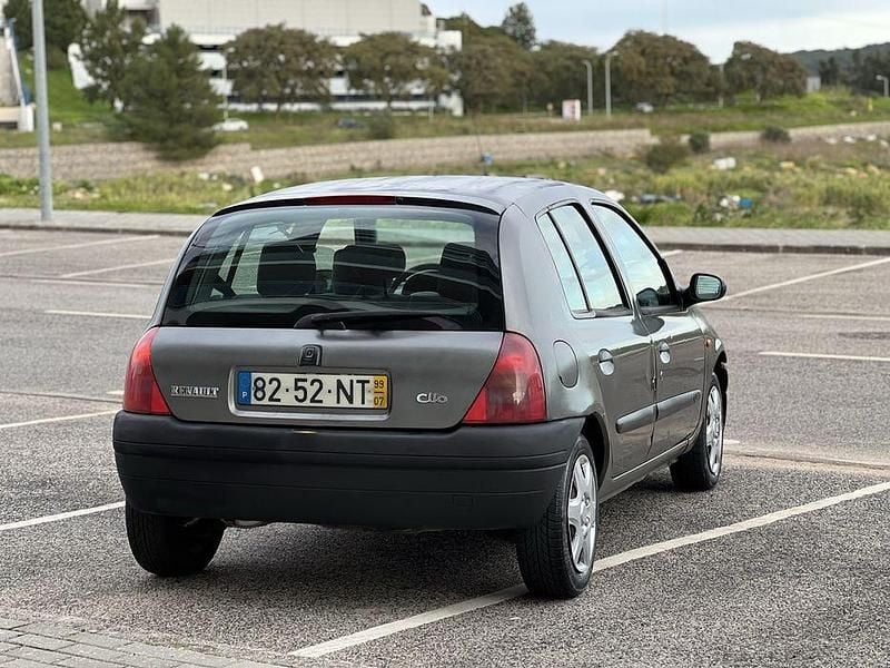 Usado 1999 Renault Clio II 60 HP Sedan – Lisboa (Privado) – € 1.100 ...