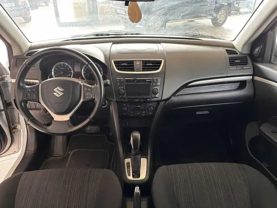 Usado Suzuki Swift 95 HP (2015) em Santo António dos Olivais - € 11.450 ...