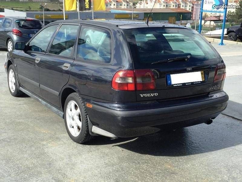 Sold Volvo V40 1.9 TD - 98 - Carros usados para venda