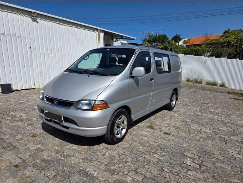 Sedan – Toyota HiAce | Preço desde 5 250 € • 4 carros usados