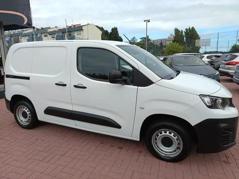 Usado 2021 Peugeot Partner 102 HP Monovolume – 4520 Santa Maria da ...